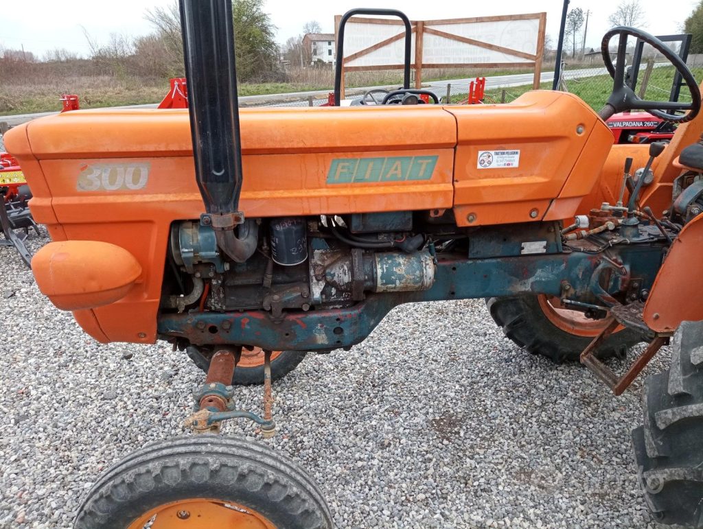 Trattore FIAT 300 R - Trattori Pellegrini