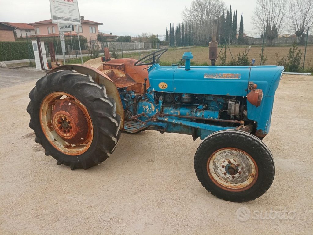 Trattore FORDSON SUPER DEXTA - Trattori Pellegrini