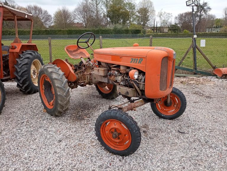 Trattore FIAT 211 R - Trattori Pellegrini