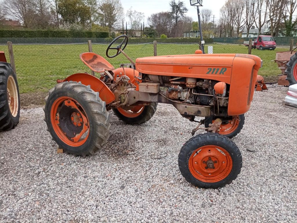 Trattore FIAT 211 R - Trattori Pellegrini