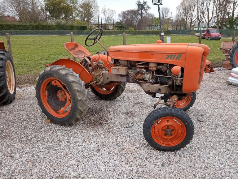 Trattore FIAT 211 R - Trattori Pellegrini