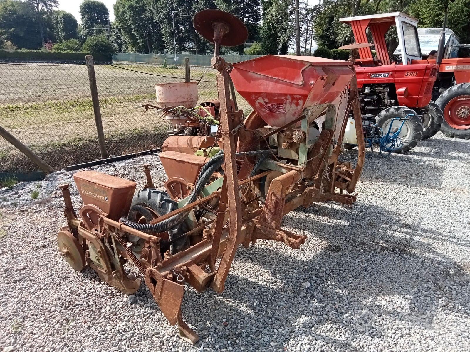 Seminatrice pneumatica NODET - Trattori Pellegrini