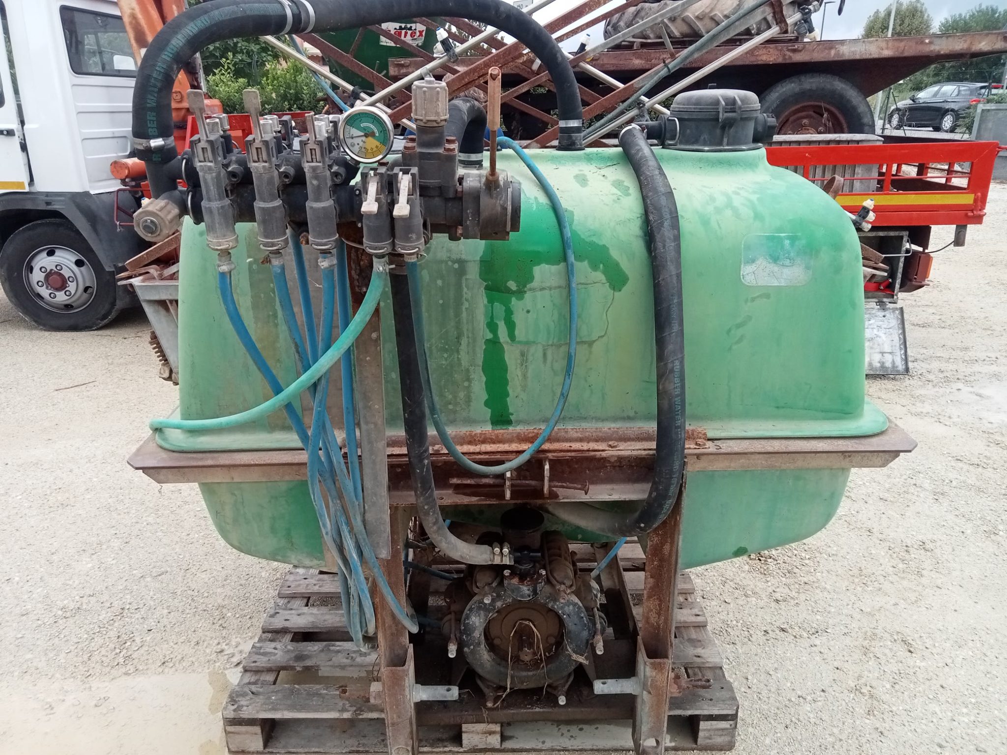 Botte diserbo FULLSPRAY 600L - Trattori Pellegrini