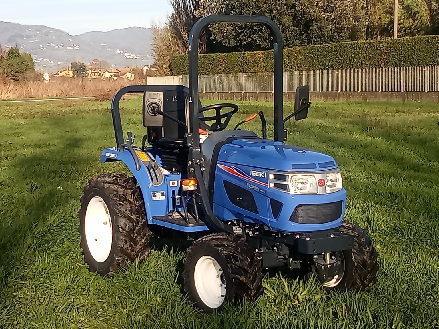 Trattore ISEKI 30 cv -NUOVO - Trattori Pellegrini