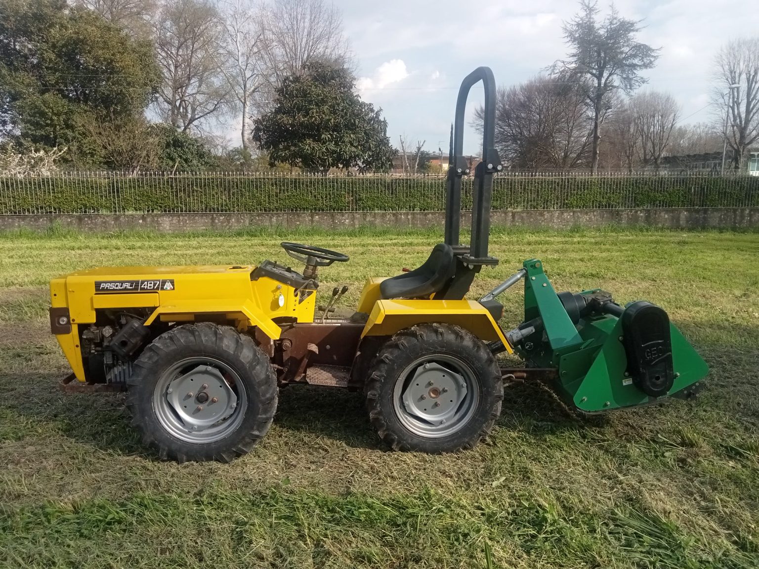 Trattore PASQUALI 487 + Trincia - Trattori Pellegrini