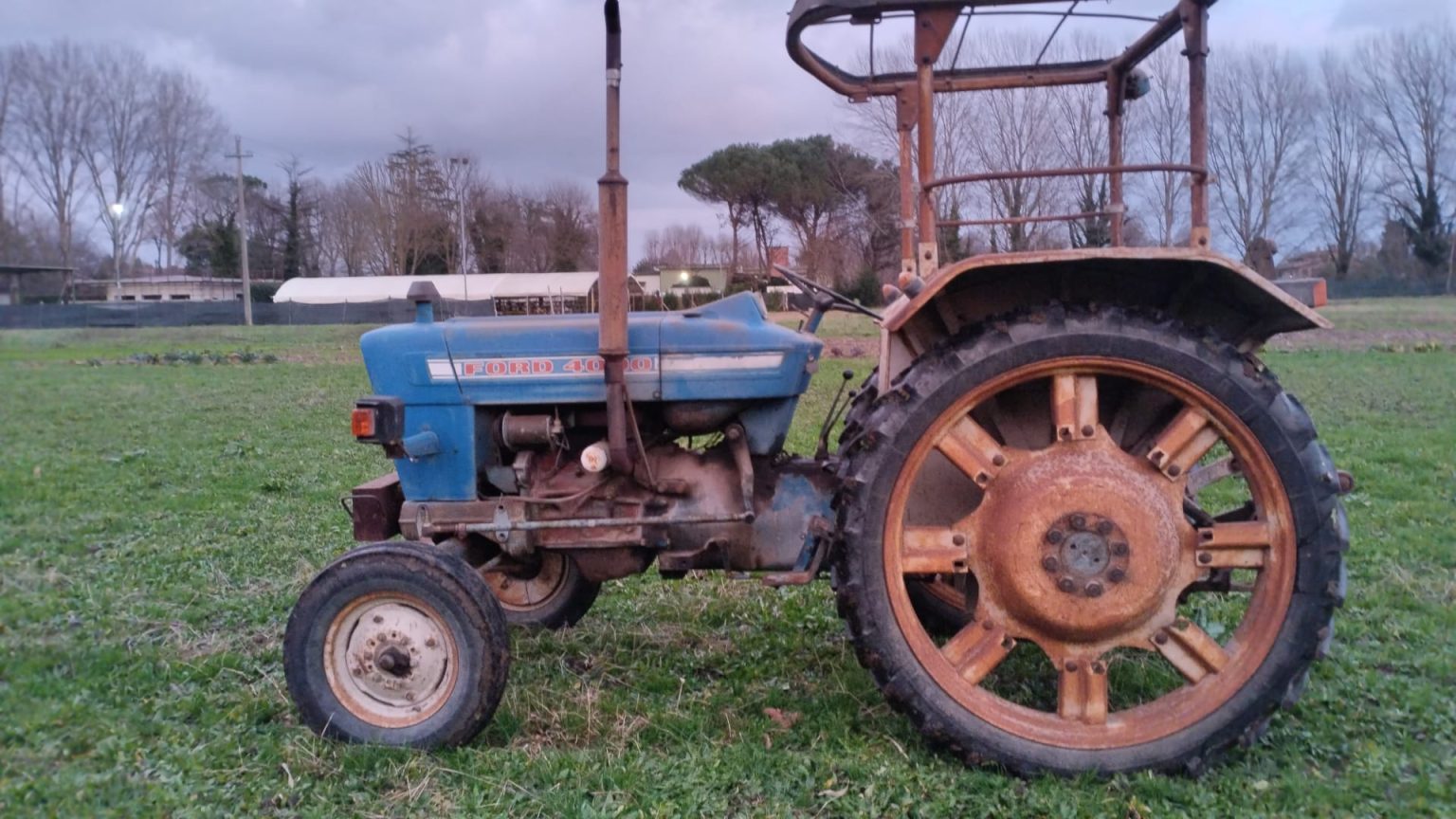 Trattore FORD 4000 - Trattori Pellegrini