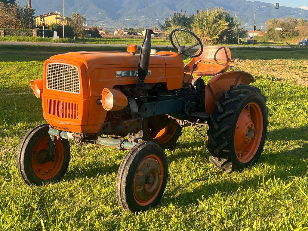 Trattore FIAT 215 R - Trattori Pellegrini